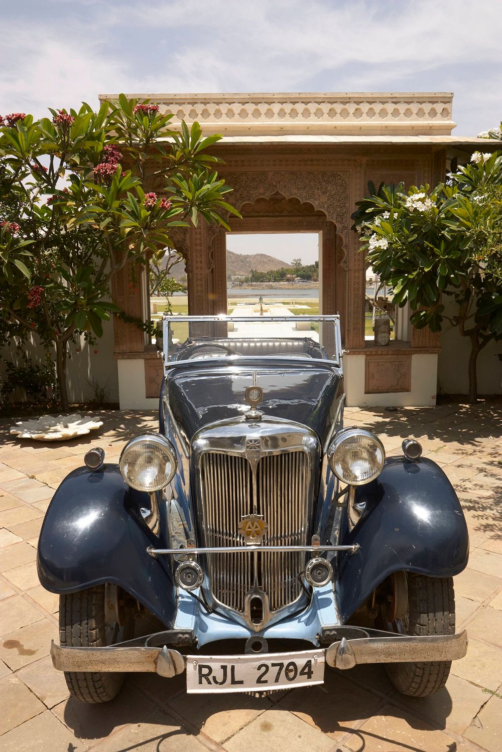 A brief history on the 1933 Avon Standard Little Twelve