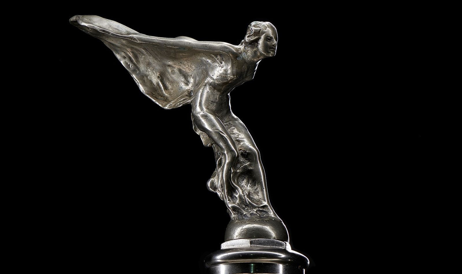 Personalise Your Car With These Vintage Hood Ornaments