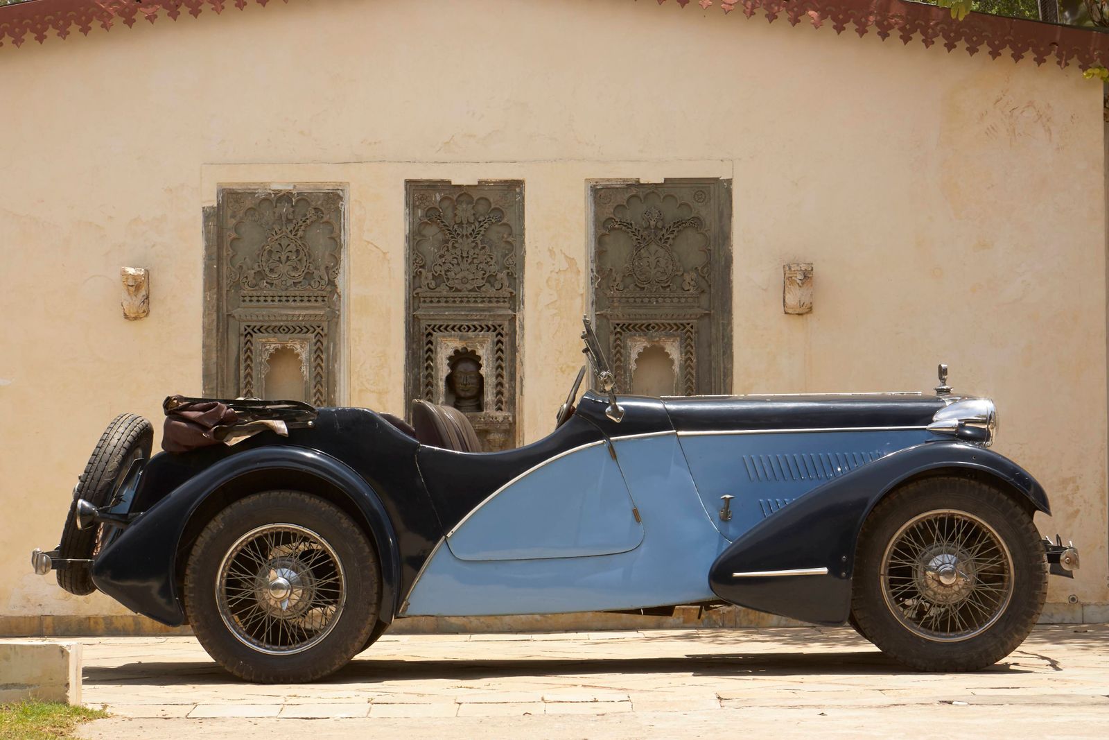 A brief history on the 1933 Avon Standard Little Twelve