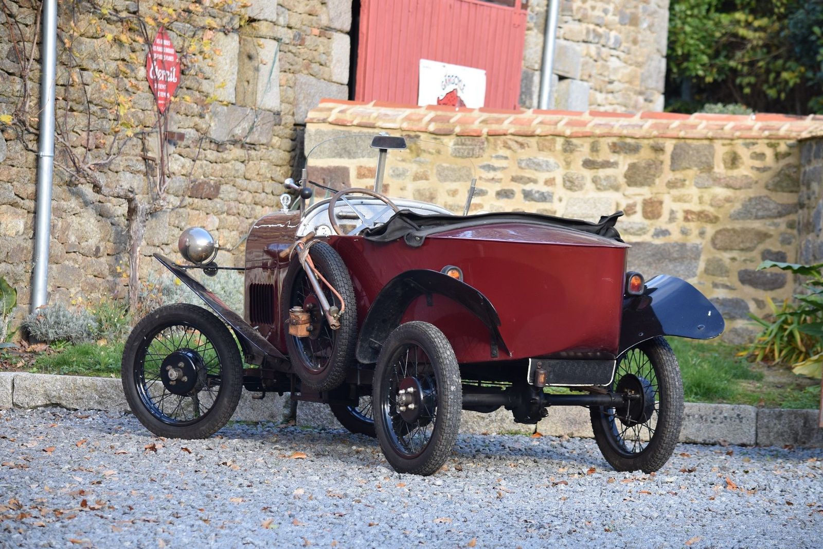 Rare Benjamin cyclecars at Salon Retromobile, Paris