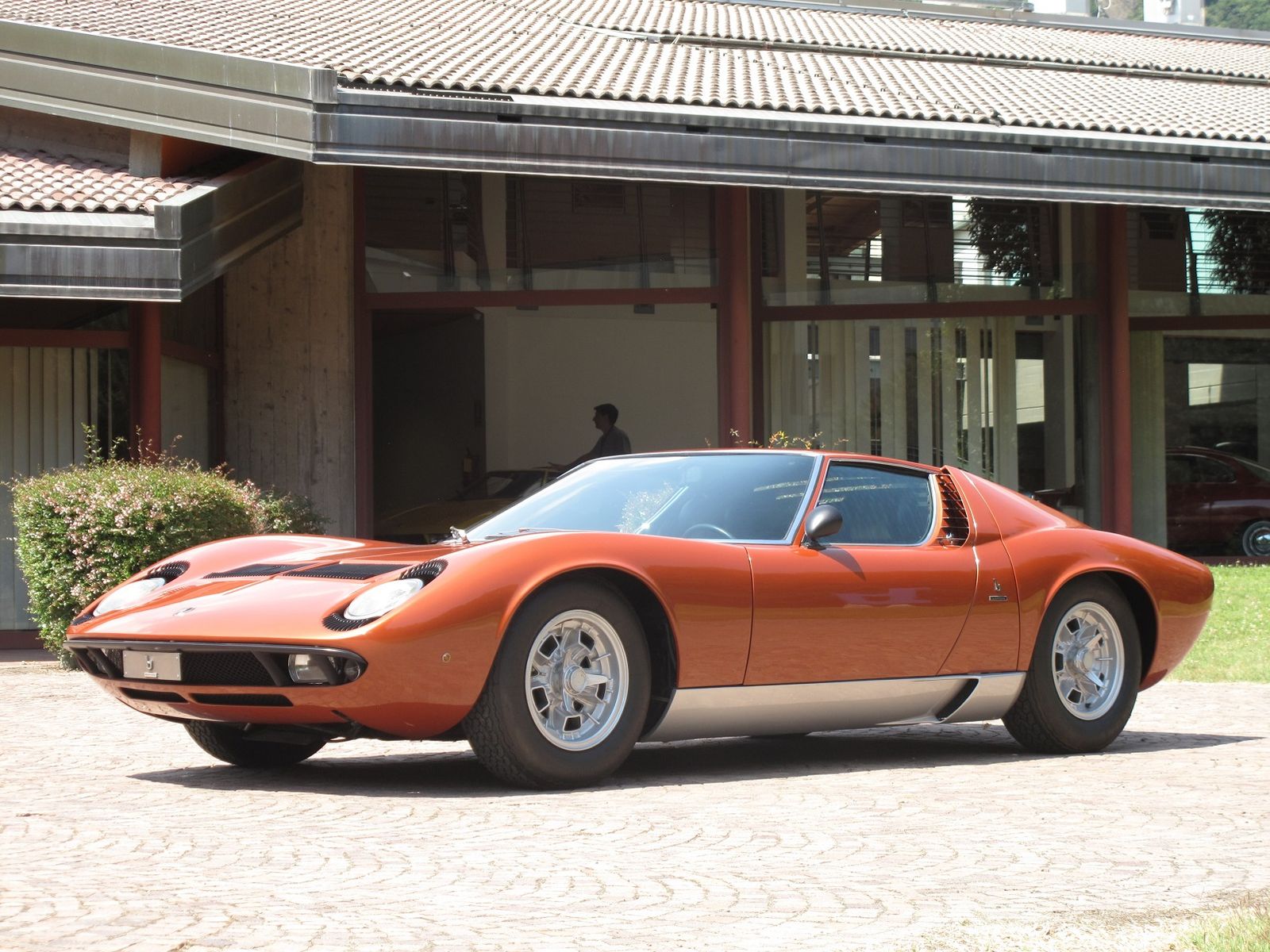 Lamborghini Miura: The Making Of A Legend – 2