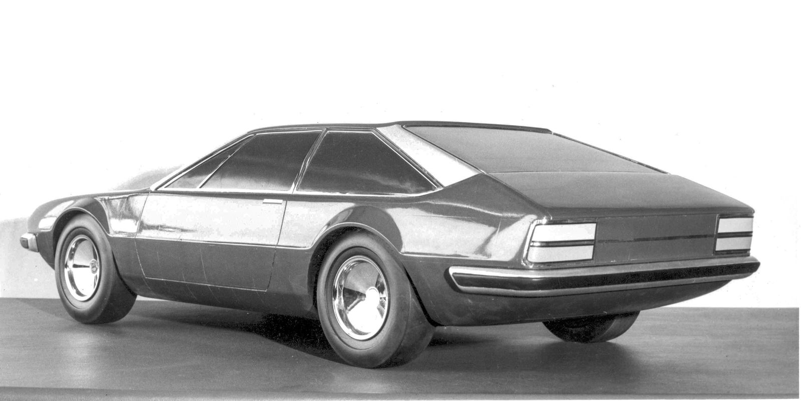 Lamborghini Jarama: The Forgotten Supercar